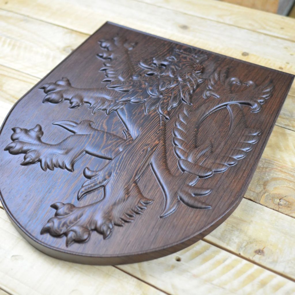 Bohemian lion made of exotic Wenge wood - Limited edition