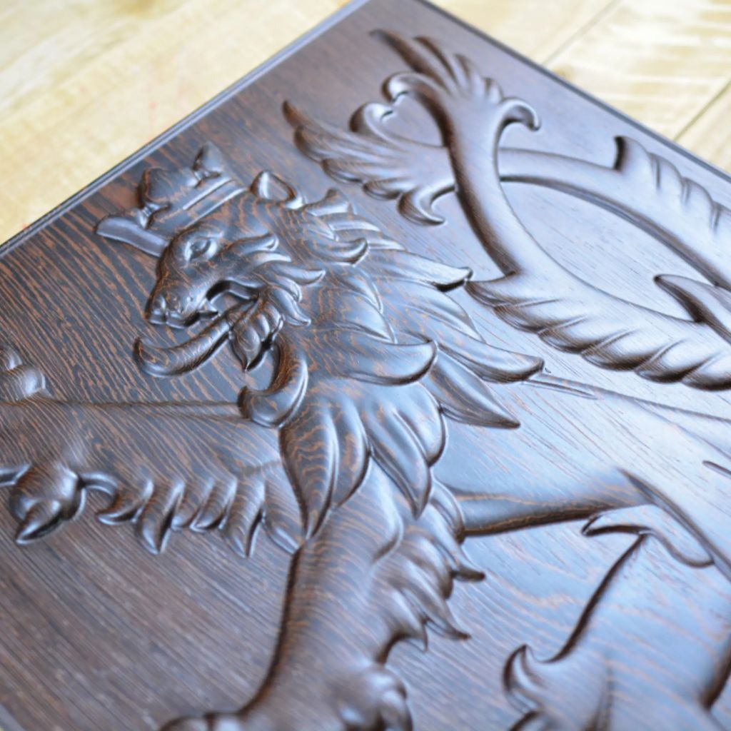 Bohemian lion made of exotic Wenge wood - Limited edition
