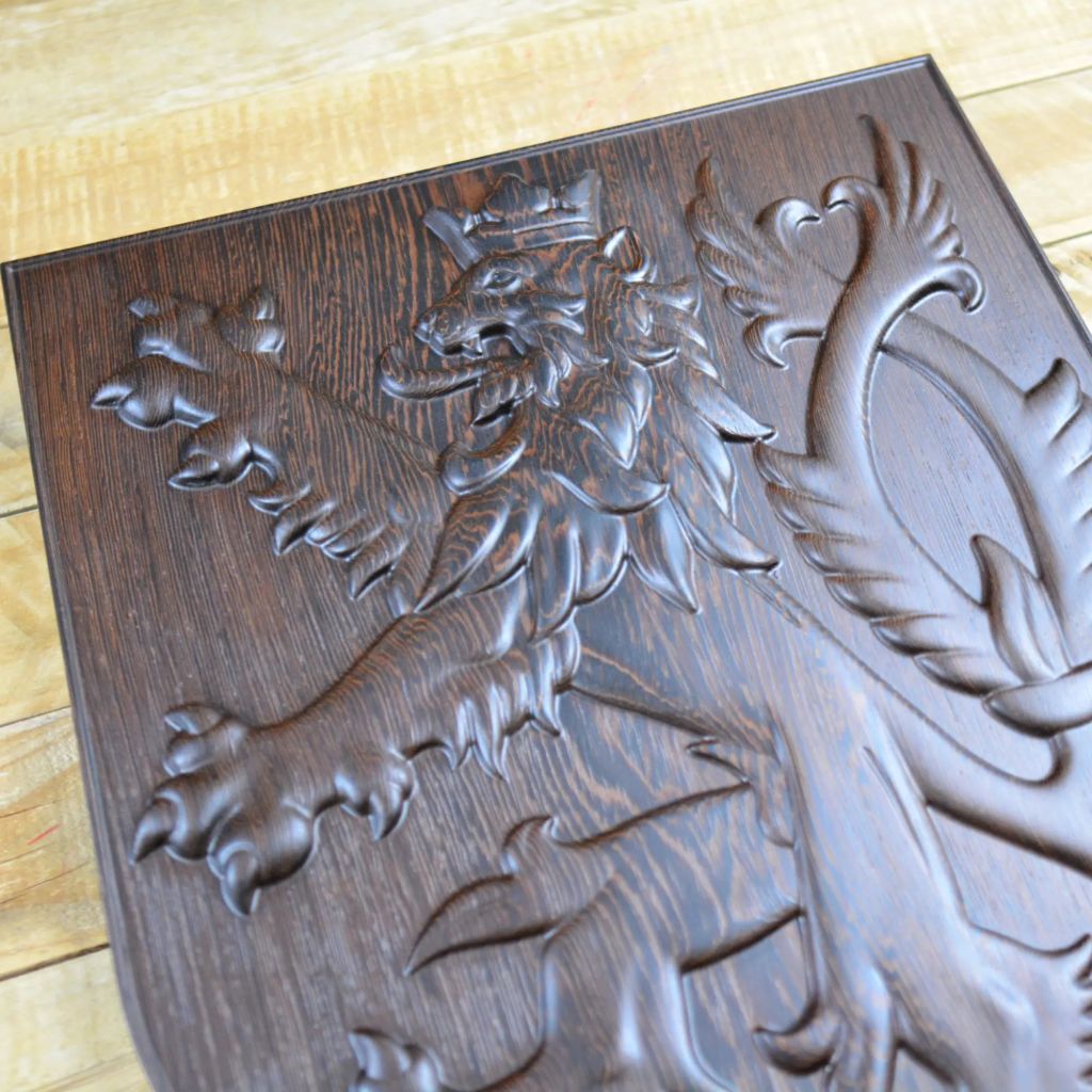 Bohemian lion made of exotic Wenge wood - Limited edition