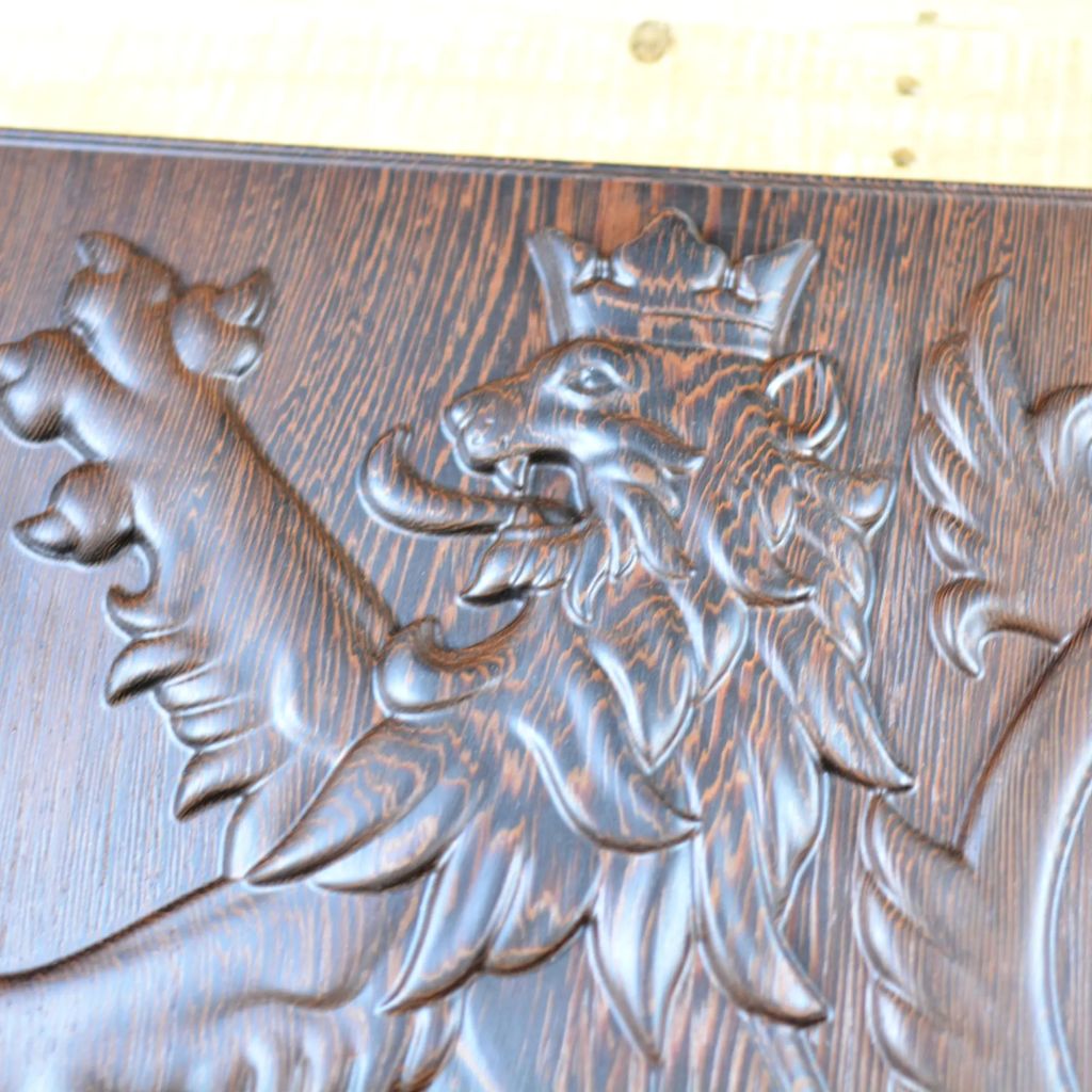 Bohemian lion made of exotic Wenge wood - Limited edition